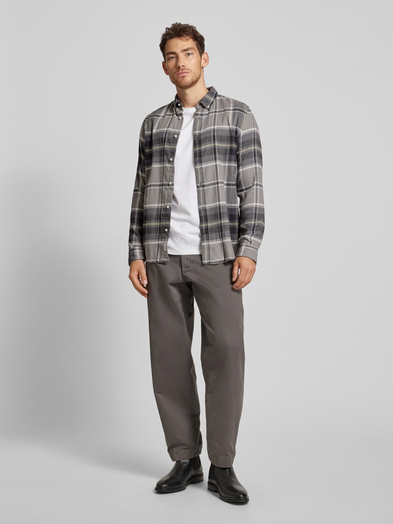 Kup online MCNEAL Koszula casualowa o kroju tailored fit z ...