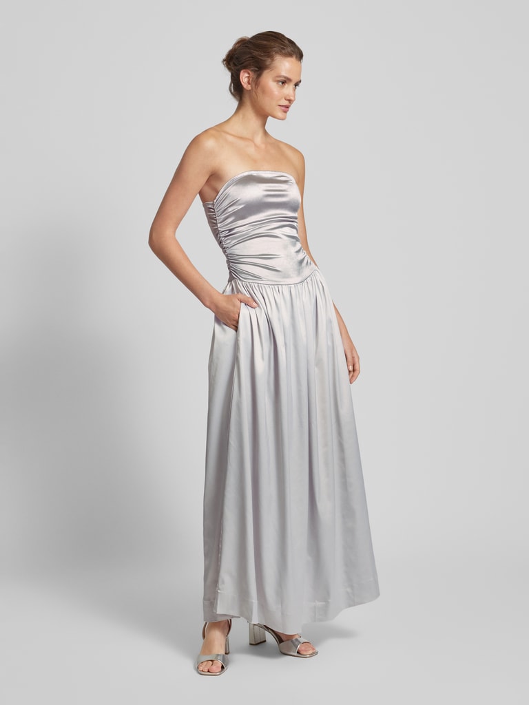 Amy Lynn Abendkleid mit Eingrifftaschen Modell 'Micha' (silber) online ...