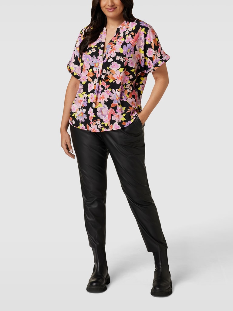 Vero Moda Curve PLUS SIZE Bluse mit floralem Allover-Muster Modell ...