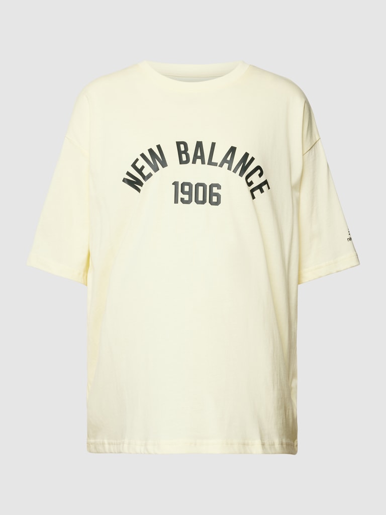 New Balance Oversized T-Shirt mit Label-Print (offwhite) online kaufen