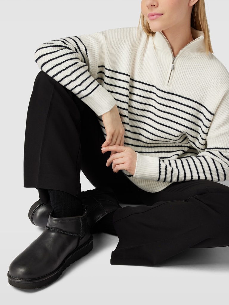 UGG Boots mit Label-Patch Modell 'CLASSIC ULTRA MINI' (black) online kaufen