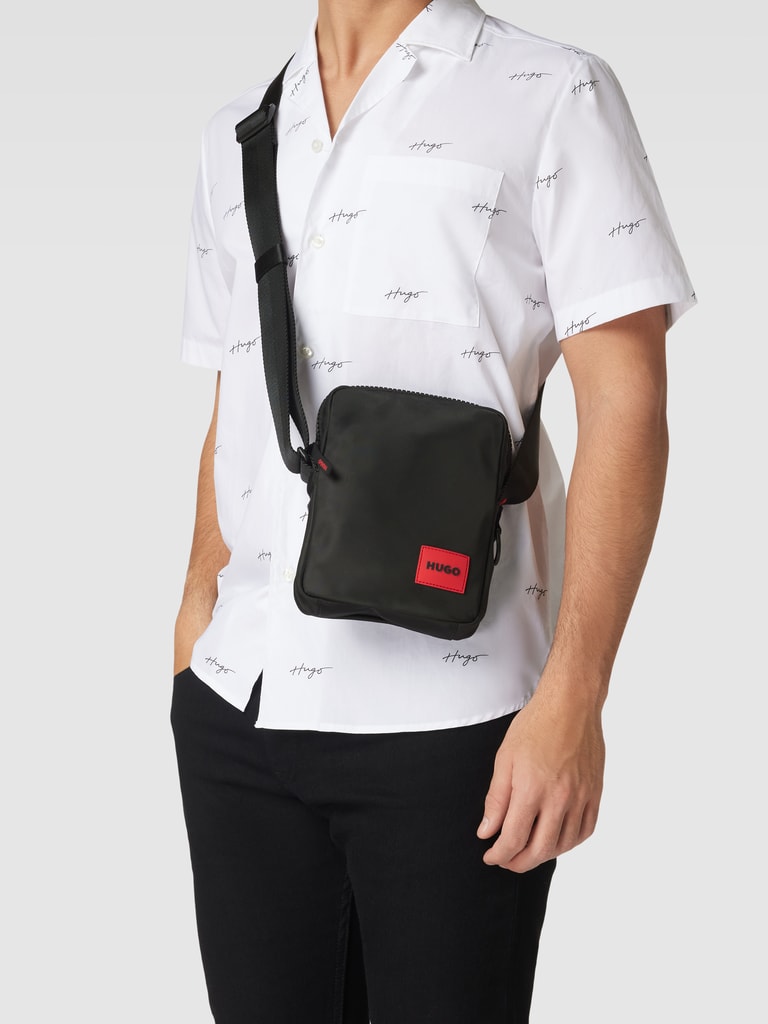 Kup online HUGO Torba na ramię z naszywką z logo (czarny)