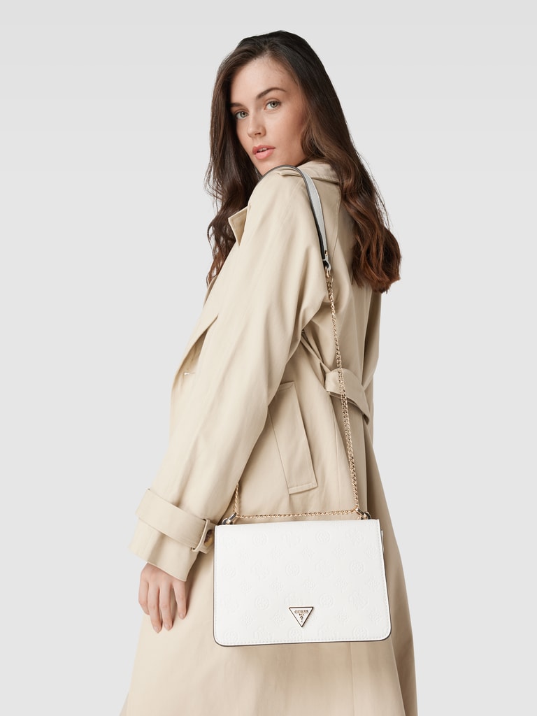 Guess Handtasche mit Label-Detail Modell 'JENA' (weiss) online kaufen