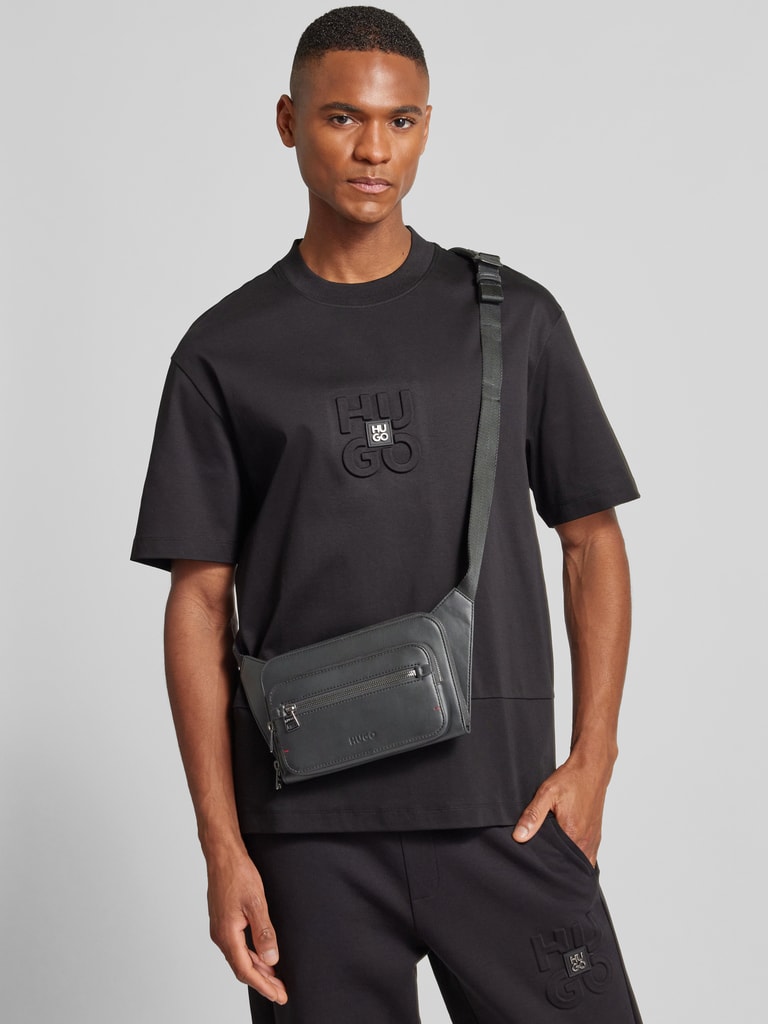 Kup online HUGO Torba na ramię z wytłoczonym logo model ‘Oscaar’ (czarny)