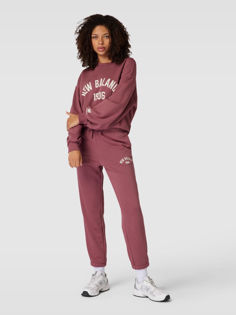 New Balance Sweatpants mit Logo-Print Modell 'Essentials Varsity ...