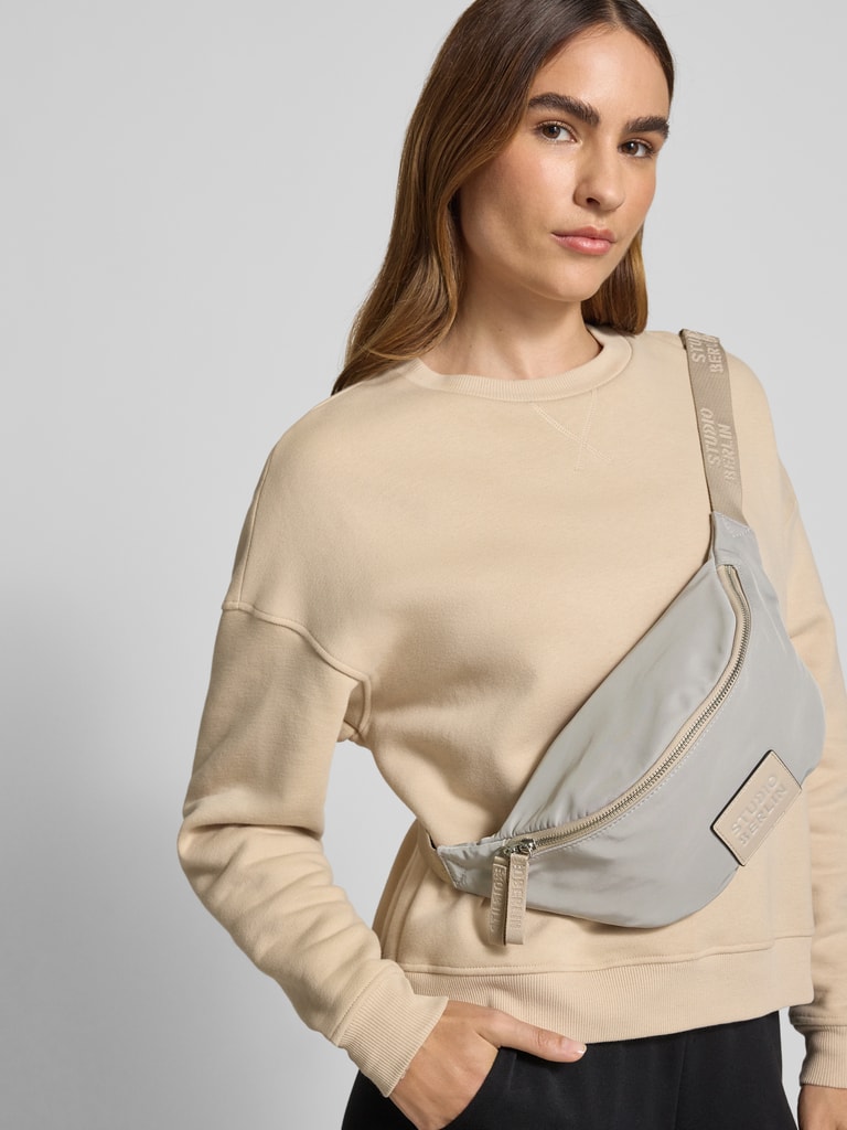 STUDIO BERLIN Bauchtasche mit Logo-Patch Modell 'Spandau' (hellgrau ...