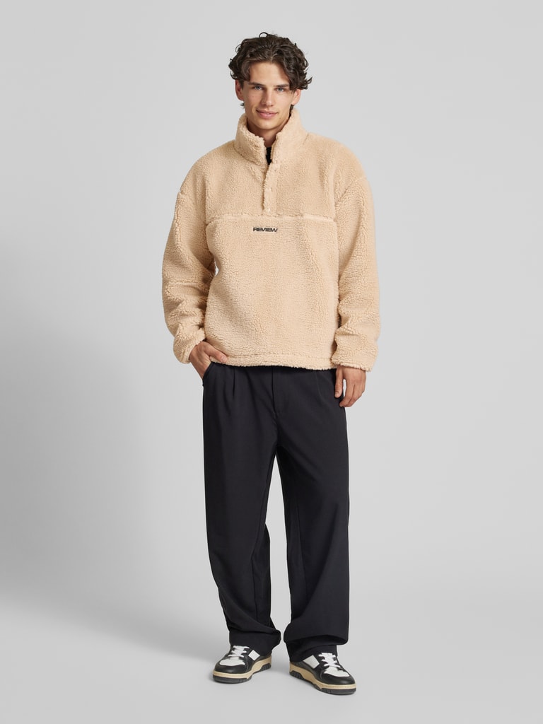 REVIEW Sherpa Jacket mit Label-Patch (ecru) online kaufen