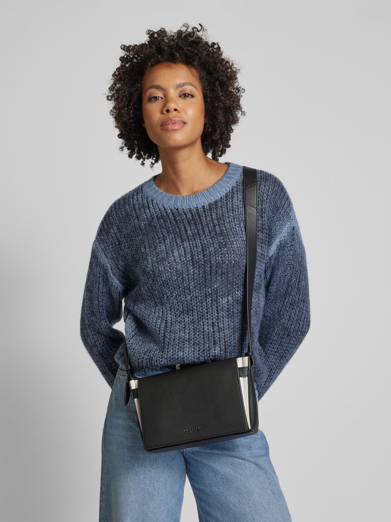 LIEBESKIND BERLIN Handtas met label in reliëf, model 'Hilla' in zwart ...