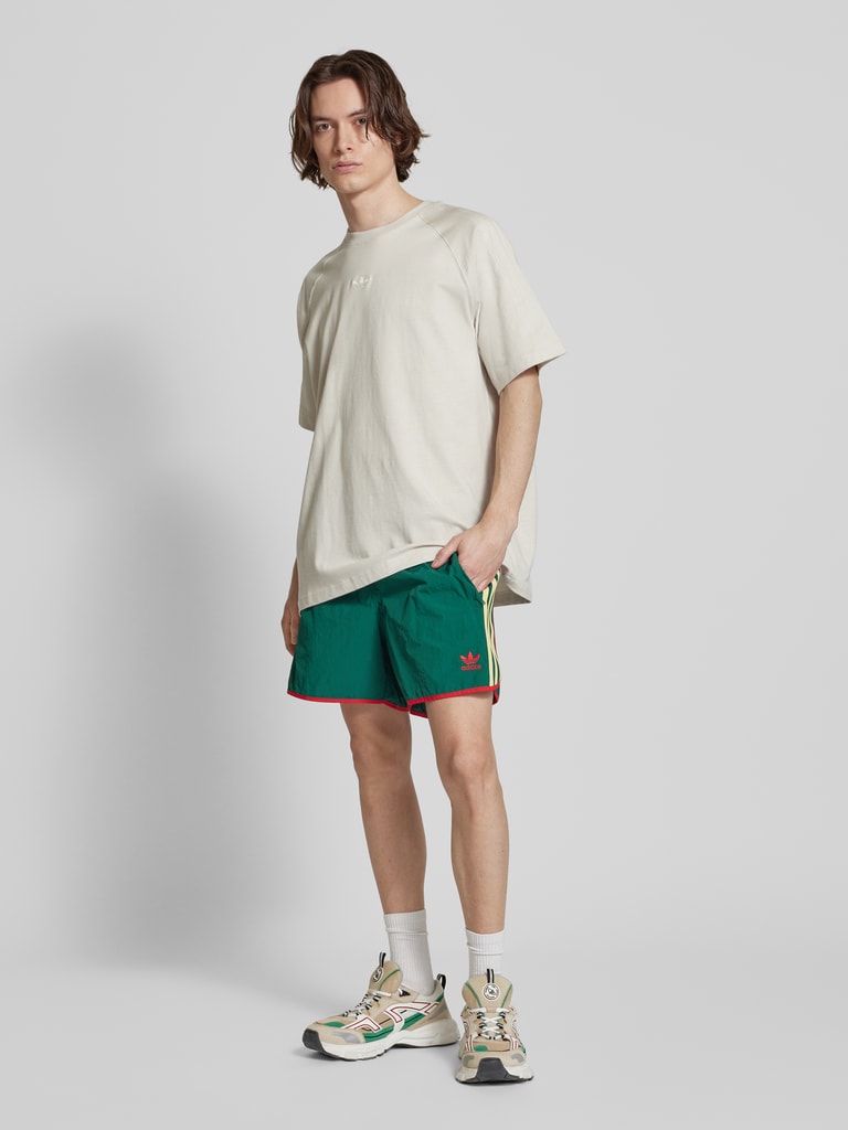 adidas Originals Relaxed Fit Shorts mit Label-Stitching Modell ...