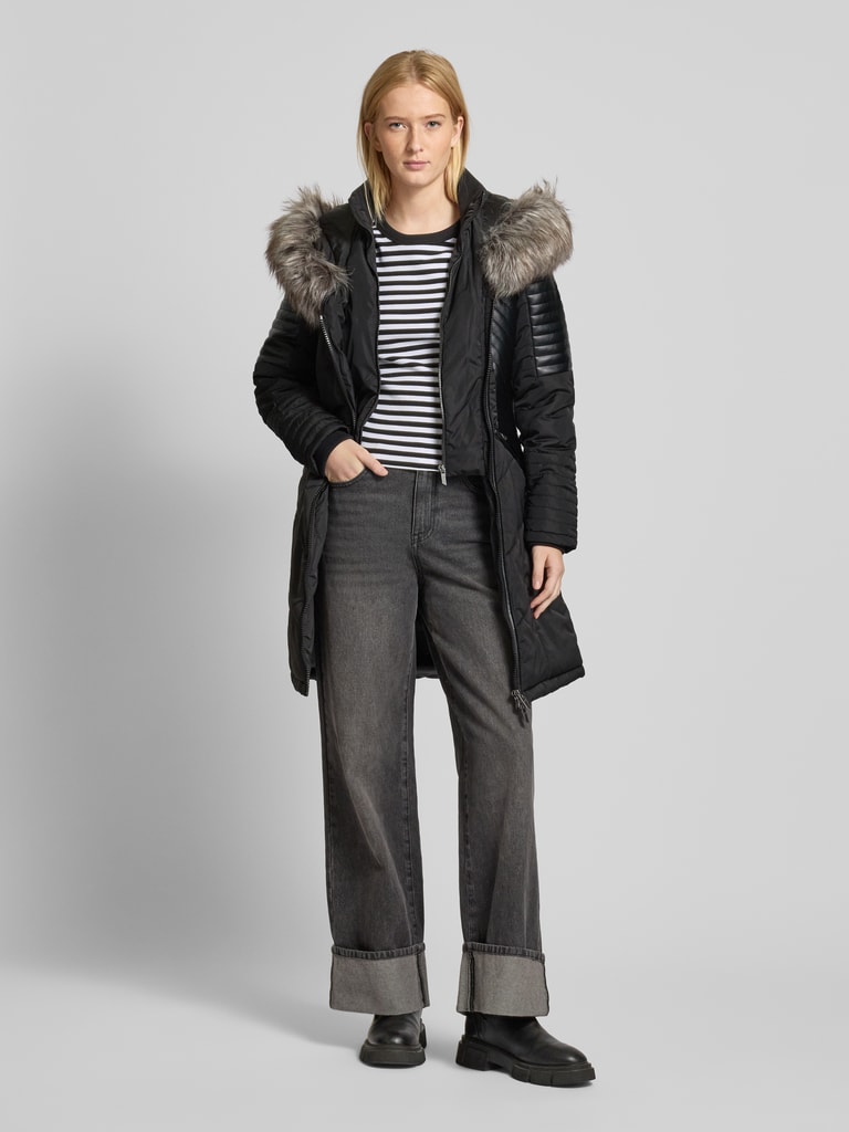 Kup online Only Płaszcz pikowany o kroju regular fit z obszyciem ze sztucznego futra model ...