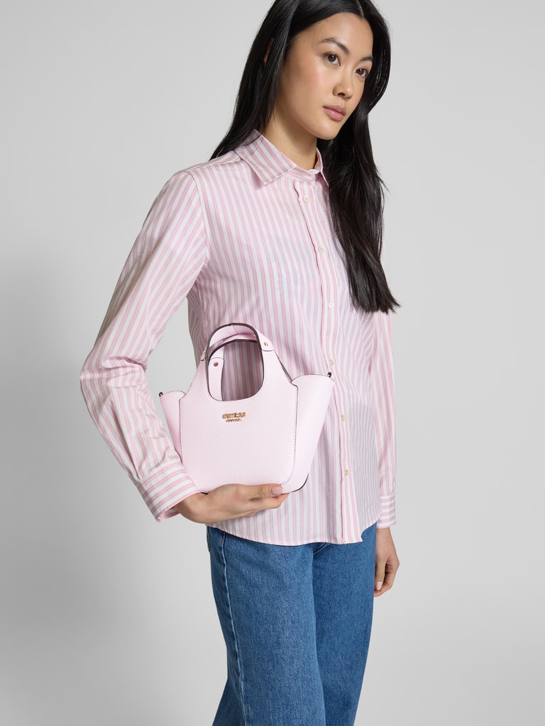 Guess Handtasche mit Label-Applikation Modell 'HELINA' (flieder) online ...