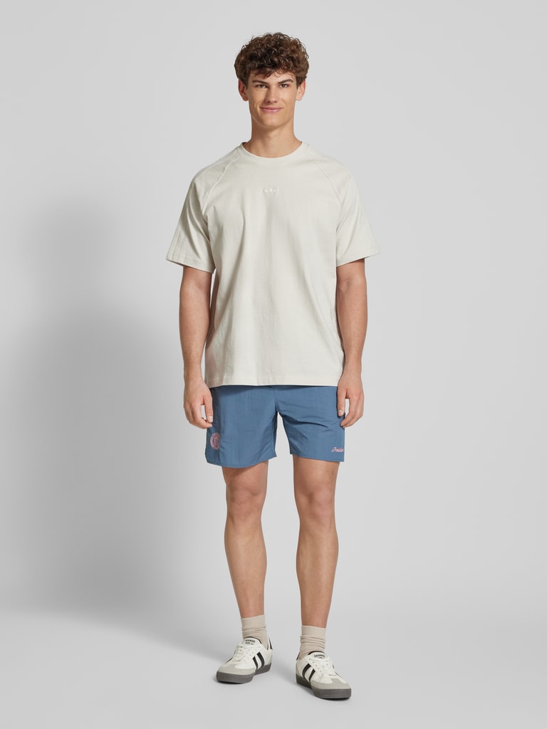 PROHIBITED Regular Fit Shorts mit Label- und Logo-Stitching (rauchblau ...