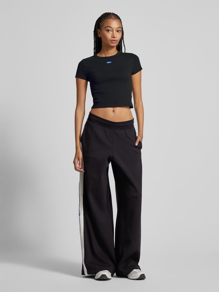 Hugo Blue Cropped T-Shirt mit Label-Detail (black) online kaufen