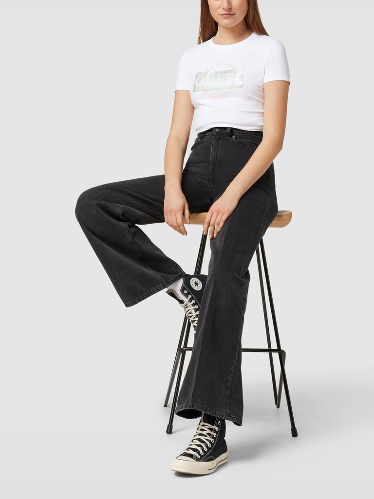 Guess T-Shirt mit Label-Print Modell 'ROUND LOGO TEE' (offwhite) online ...