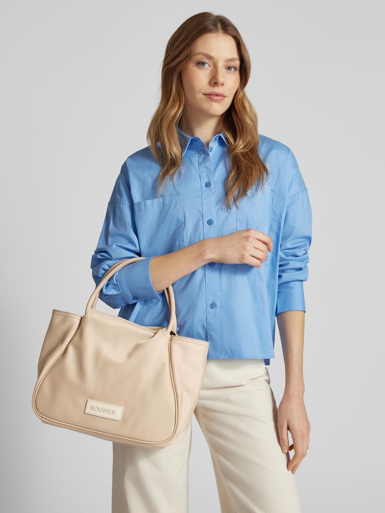 BOGNER Handtasche mit Label-Patch Modell 'saxon raja' (sand) online kaufen