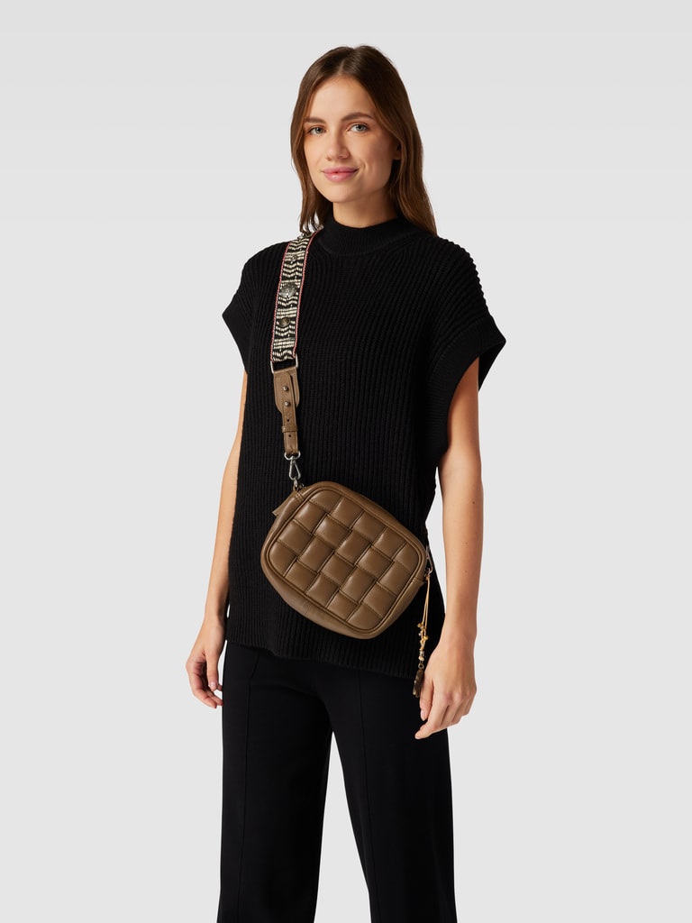 ANOKHI Schoudertas in gevlochten look, model 'CAMERA' in olijfgroen ...