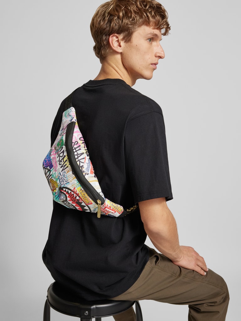 Sprayground Bauchtasche mit Label-Badge Modell 'SIP THE RIZZ CREAM ...