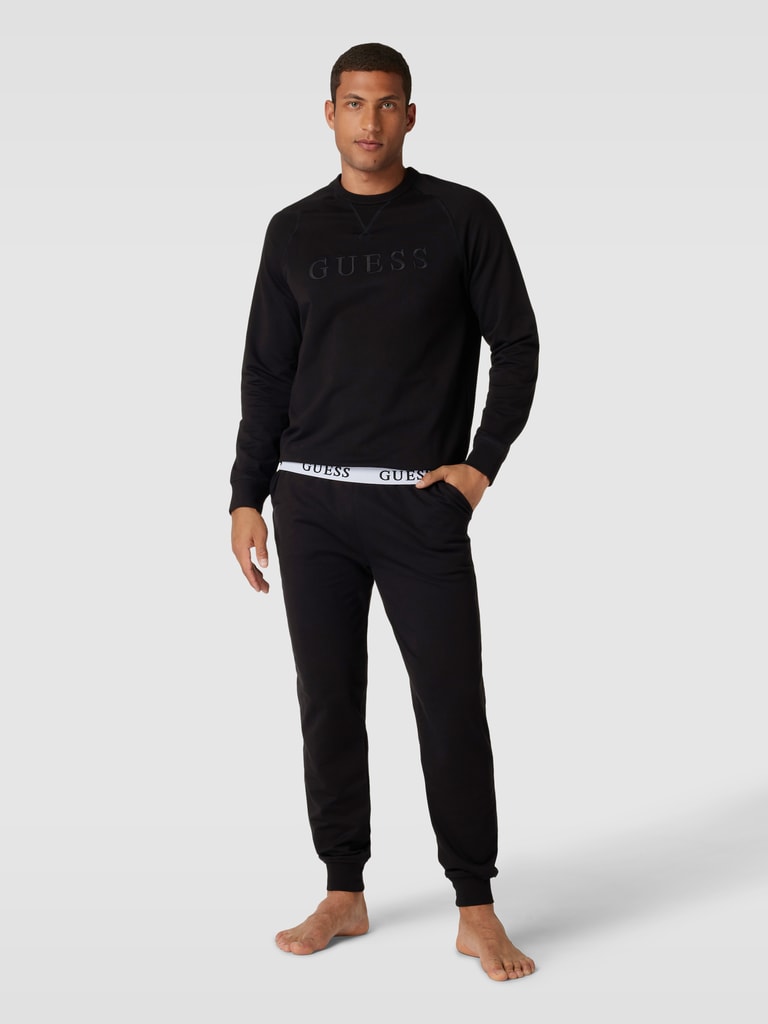Guess Sweatpants mit Gesäßtasche (black) online kaufen