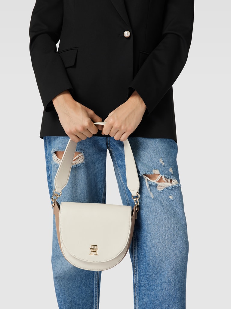 Kup online Tommy Hilfiger Torebka saddle z aplikacją z logo (biały)