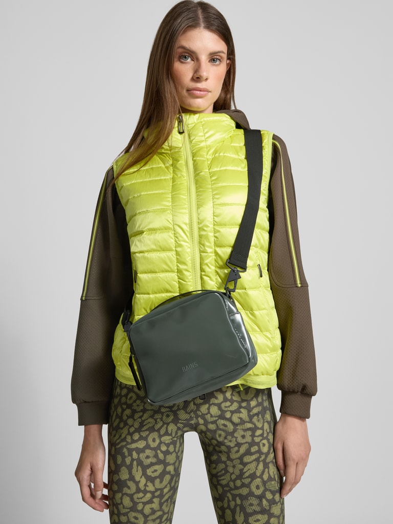 RAINS Crossbody Bag mit Logo-Prägung Modell 'Box' (oliv) online kaufen