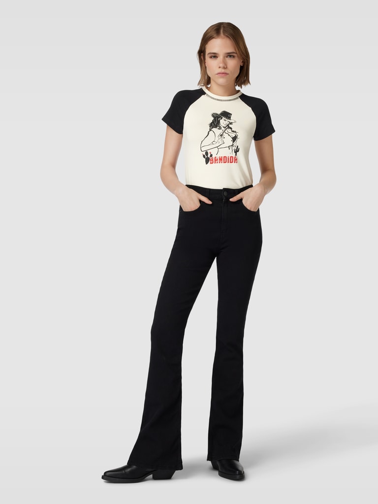 Kup online Noisy May T-shirt z nadrukiem z motywem i napisem model ...