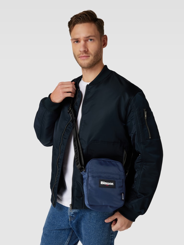 Blauer USA Umhängetasche mit Label-Patch Modell 'SPLASH' (oliv) online ...