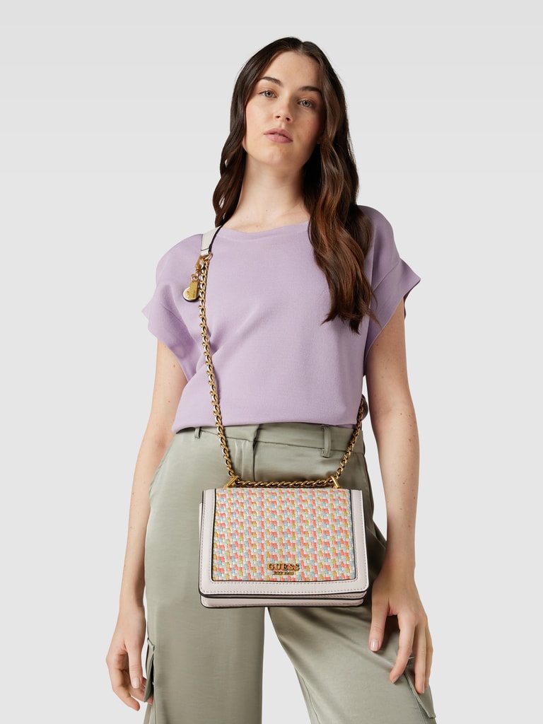 Guess Schoudertas met labelapplicatie, model 'ABEY' in ecru online ...