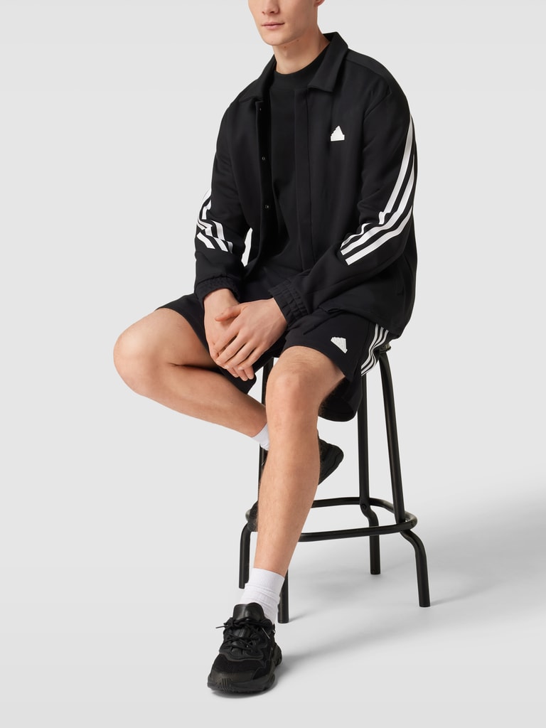 Kup online adidas Sportswear Kurtka koszulowa z nadrukiem z logo (czarny)