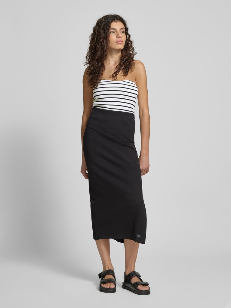 Kup online Calvin Klein Jeans Top bandażowy z detalem z logo (biały)