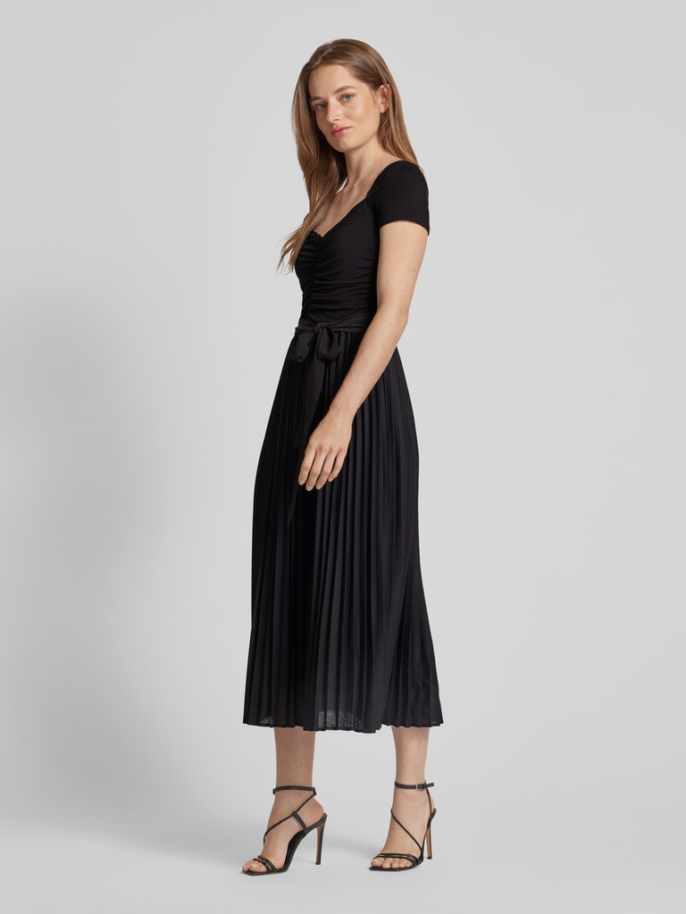 Guess Midi-jurk met plooien, model 'VERONICA' in zwart online kopen | P&C