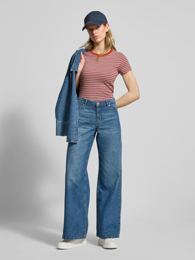 Kup online Levi's® T-shirt z naszywką z logo (czerwony)