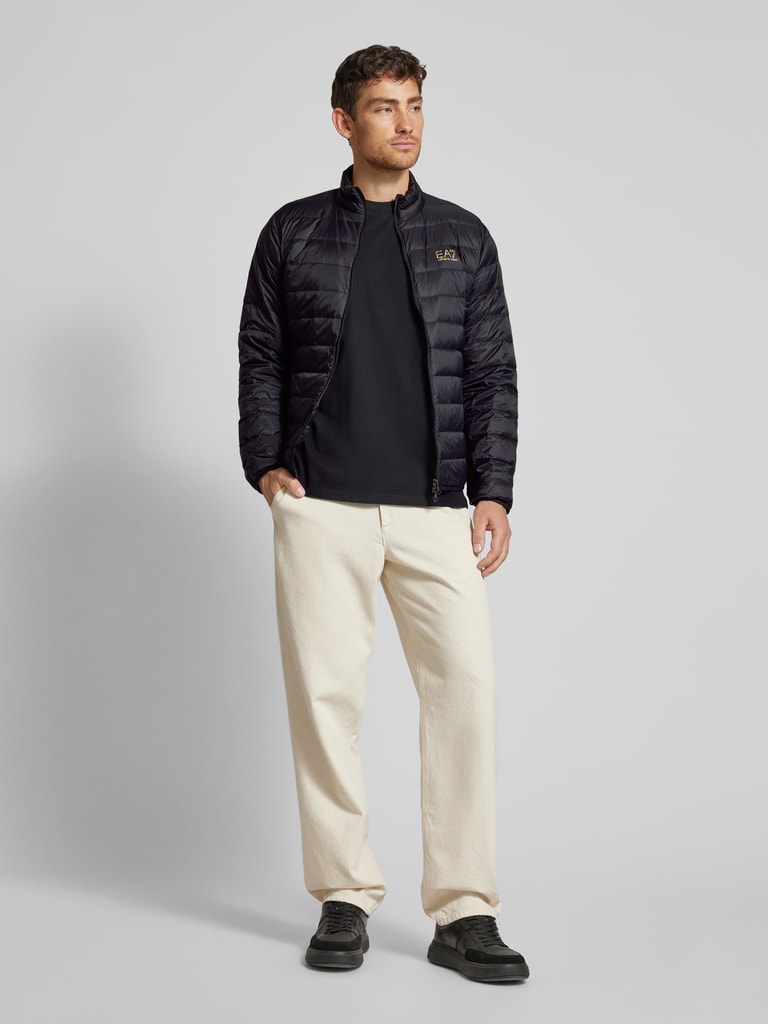 Kup online EA7 Emporio Armani Pikowana kurtka z kapturem z nadrukiem z ...