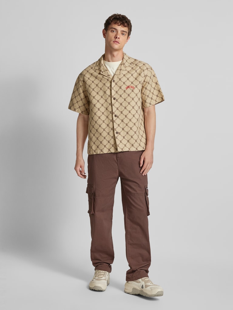 REVIEW Straight Leg Cargohose mit Label-Patch (dunkelbraun) online kaufen
