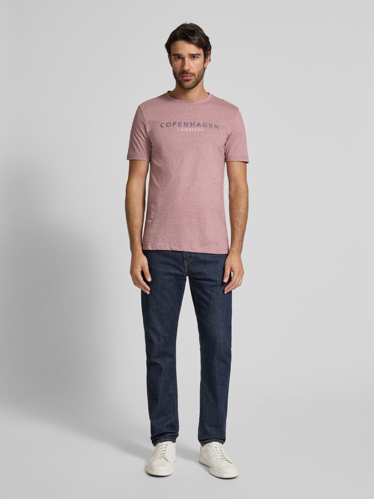Kup online Lindbergh T-shirt z nadrukiem z logo (fiołkoworóżowy)