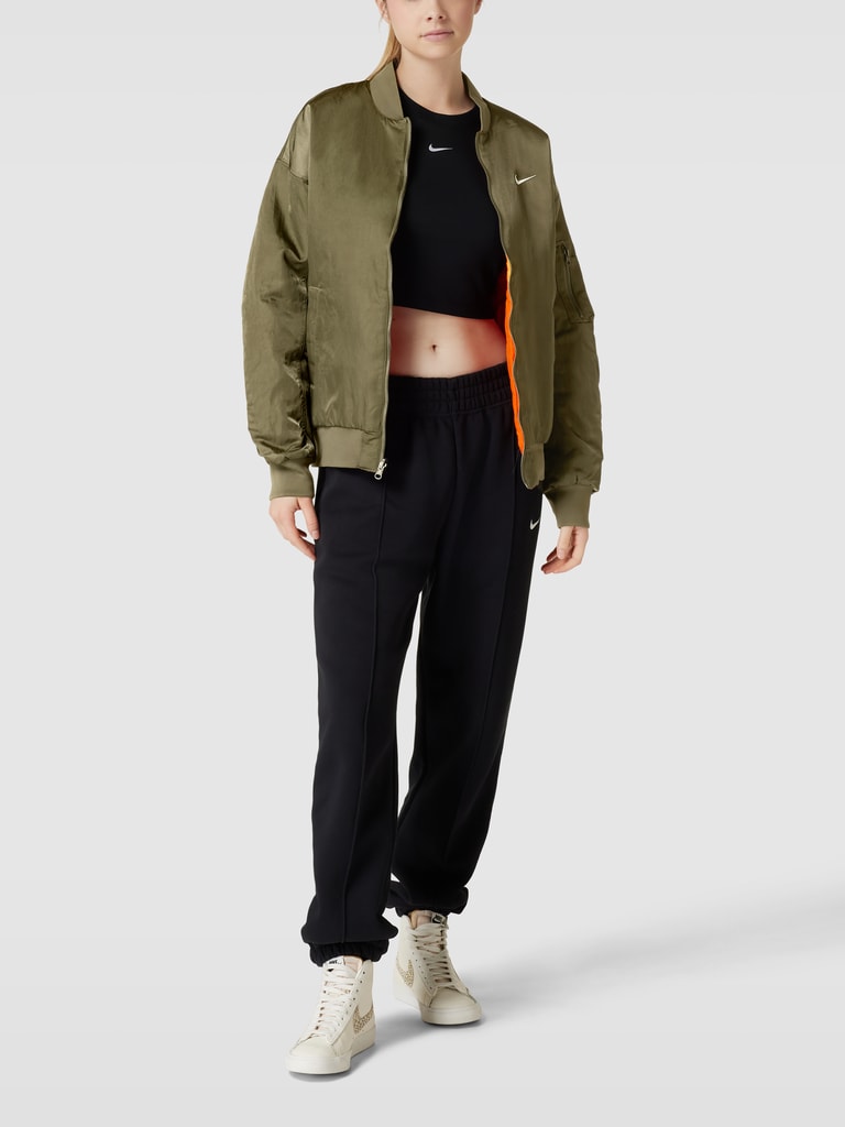 Kup online Nike Bluzon z wyhaftowanym logo (oliwkowy)