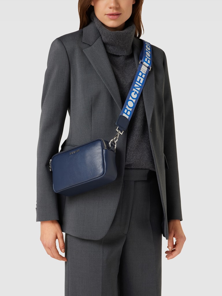 BOGNER Umhängetasche mit Label-Detail Modell 'AVY' (dunkelblau) online ...