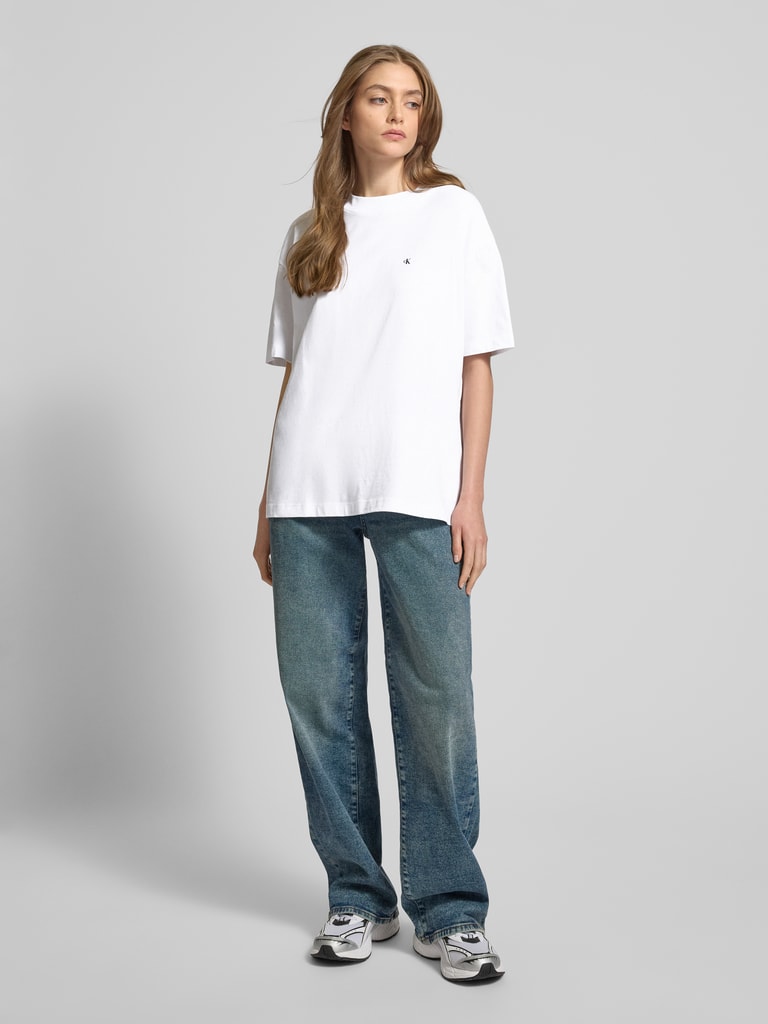 Kup online Calvin Klein Jeans T-shirt z nadrukiem z logo (biały)