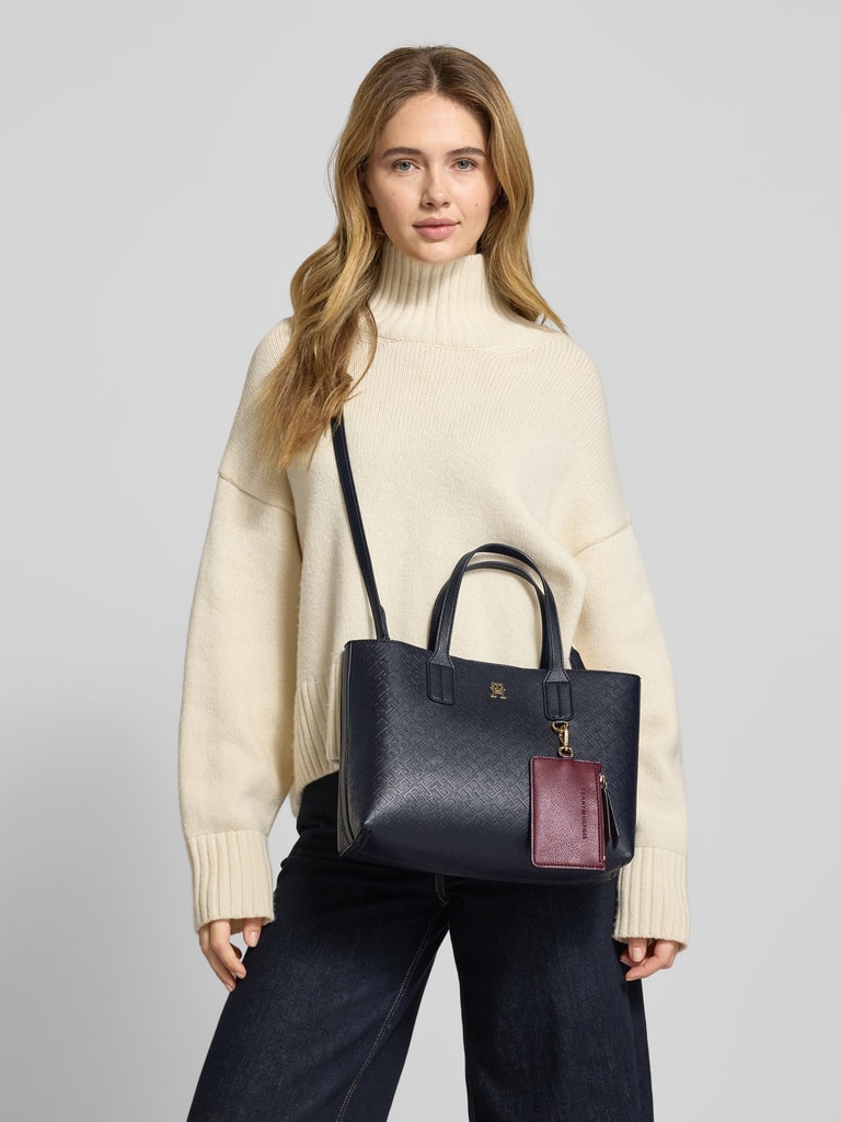 Tommy Hilfiger Henkeltasche mit Logo-Prägung (dunkelblau) online kaufen