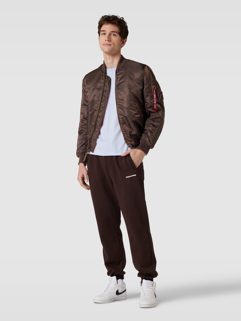 ALPHA Jack in effen design met ritszakken in donkerbruin online kopen | P&C