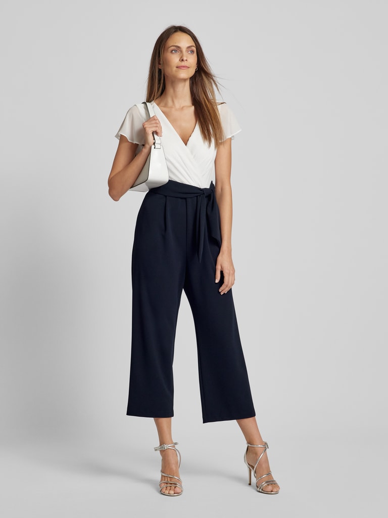 Christian Berg Cocktail Jumpsuit in two-tone-stijl met strikceintuur in ...