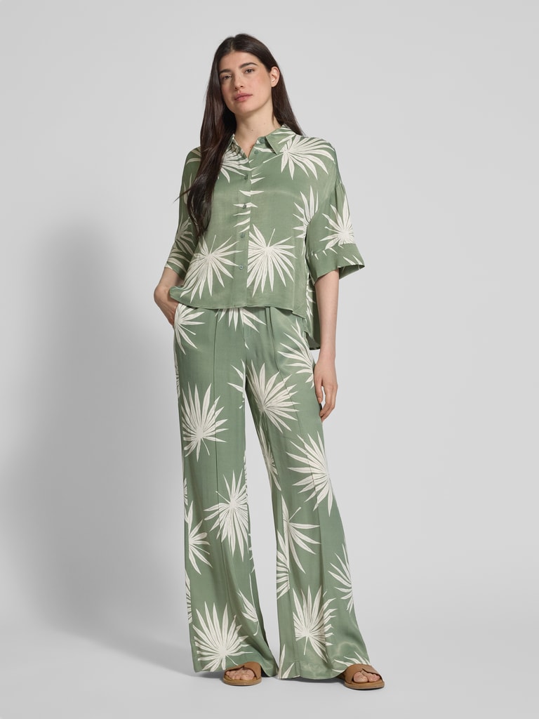 Kup online Oui Spodnie materiałowe z szerokimi nogawkami i kieszenią z ...