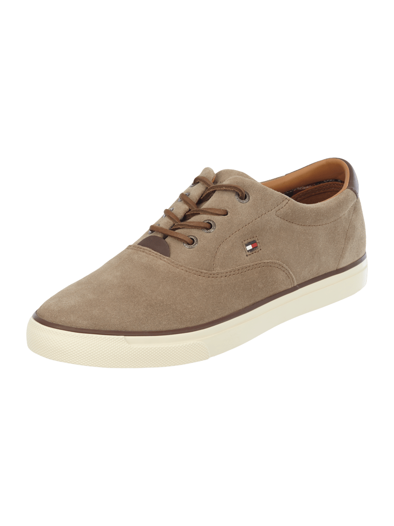 Tommy Hilfiger Sneaker aus Veloursleder (taupe) online kaufen