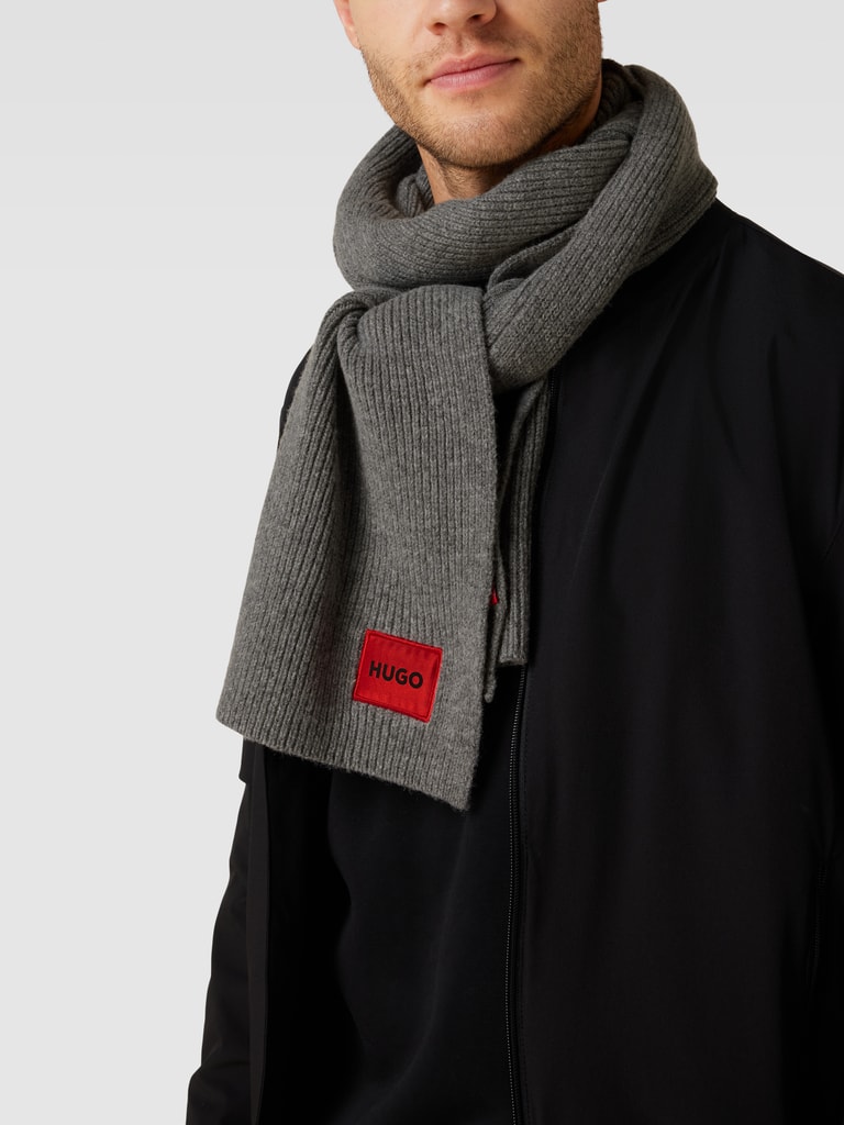 HUGO Schal mit Label-Patch Modell 'Zaff' (mittelgrau) online kaufen