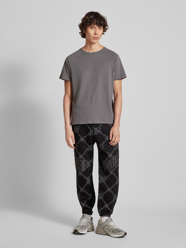 REVIEW Regular Fit Sweatpants mit Label-Patches (black) online kaufen