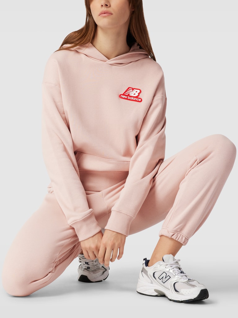 New Balance Sweatpants mit Label-Detail (rosa) online kaufen