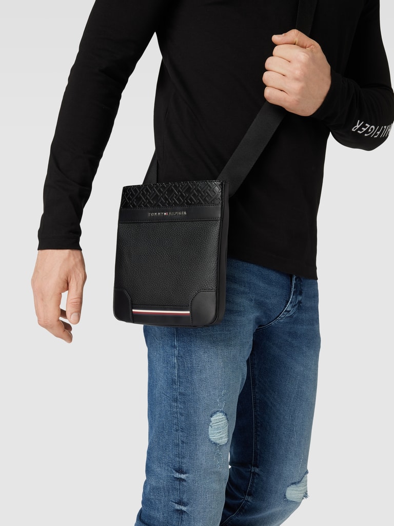 Tommy Hilfiger Crossbody Bag mit Label-Detail Modell 'CENTRAL' (black ...