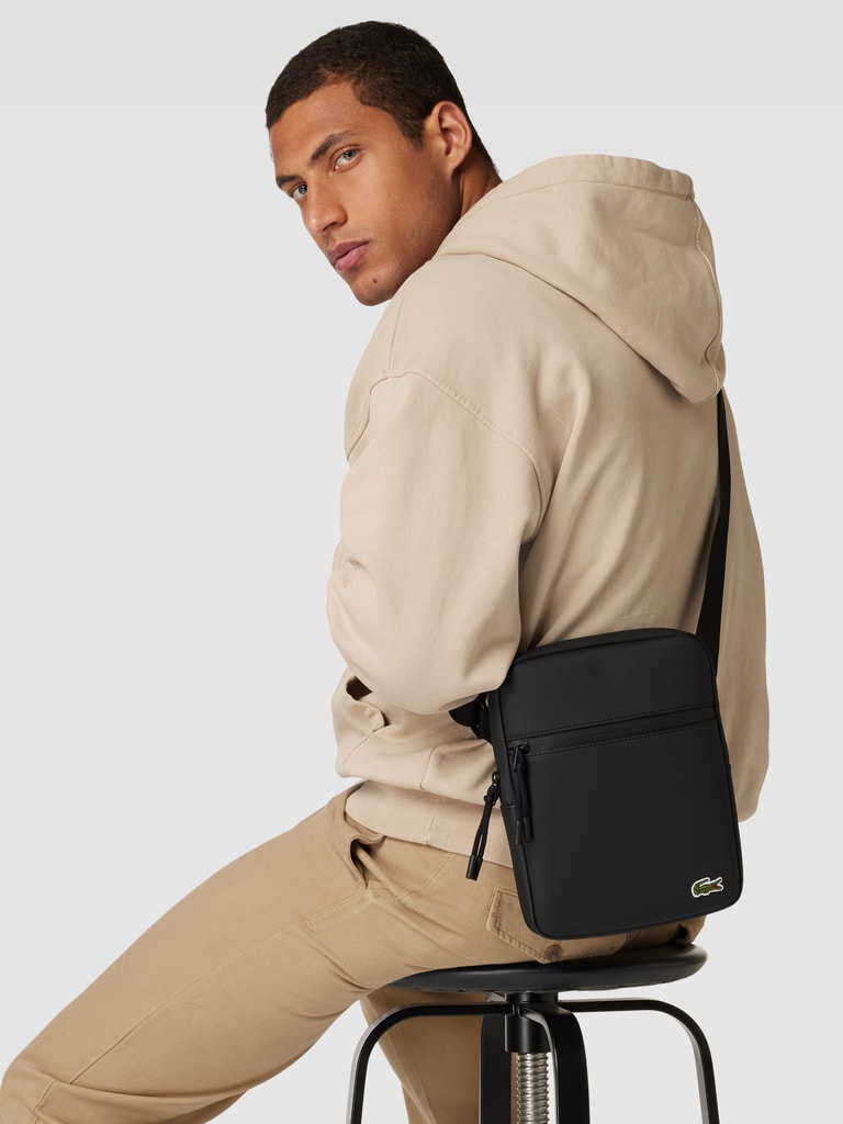 Lacoste Umhängetasche mit Label-Patch (black) online kaufen