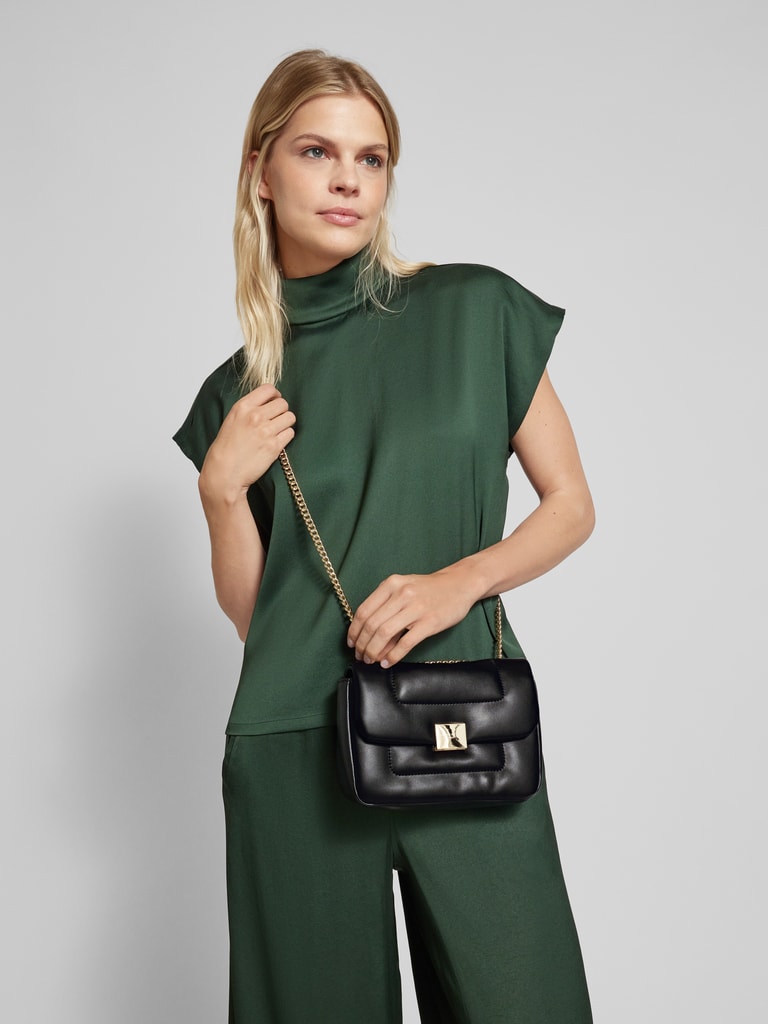 Seidenfelt Clutch mit Label-Details Modell 'KAAVI' (black) online kaufen