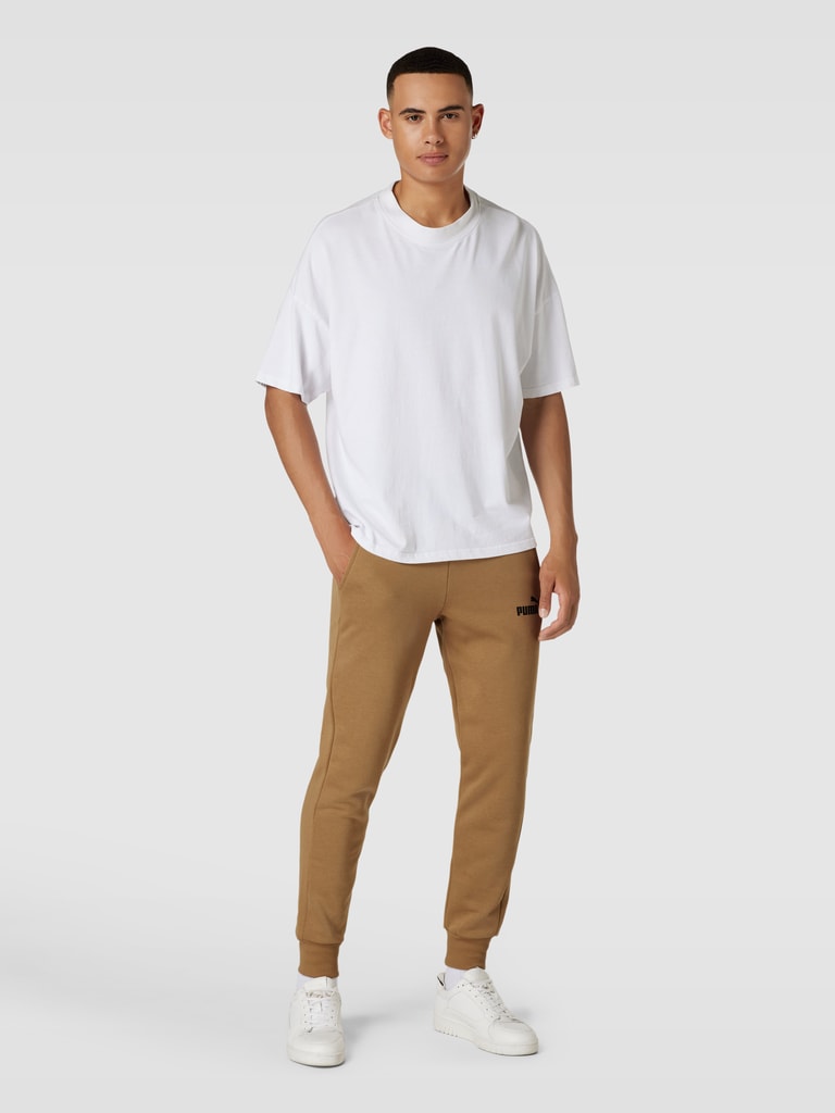 Kup online PUMA PERFORMANCE Spodnie dresowe z nadrukiem z logo (camel)